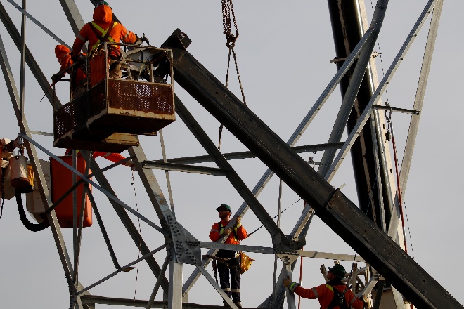 Installation de pylônes électriques | Pont international Gordie Howe